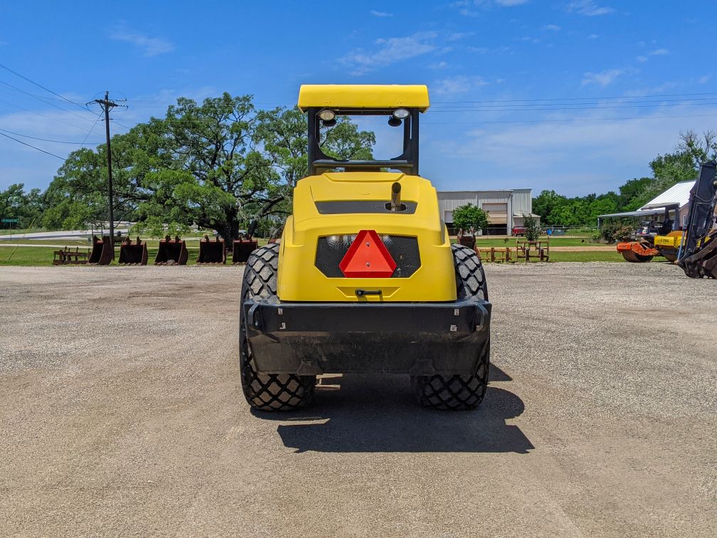 2017 Bomag BW211D-5 Single Drum Vibratory - 576074 - Machine New