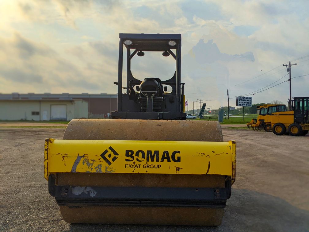 2017 Bomag BW211D-5 Single Drum Vibratory - 576070 - Machine New