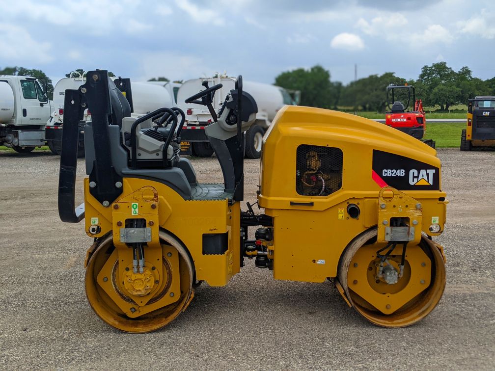 2016 Caterpillar CB24B Asphalt Roller - 576125 - Machine New