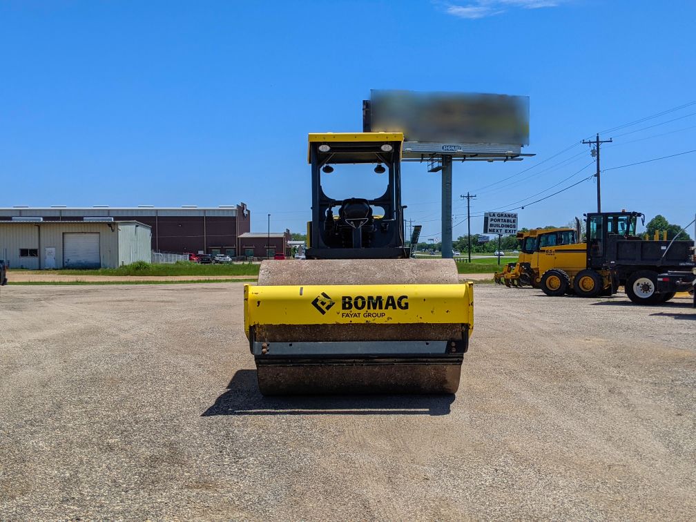 2017 Bomag BW211D-5 Single Drum Vibratory - 576074 - Machine New