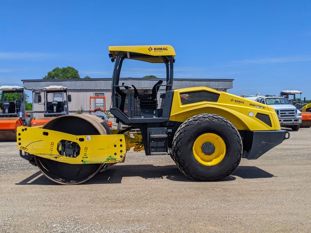 2017 Bomag BW211D-5 Single Drum Vibratory - 576074 - Machine New