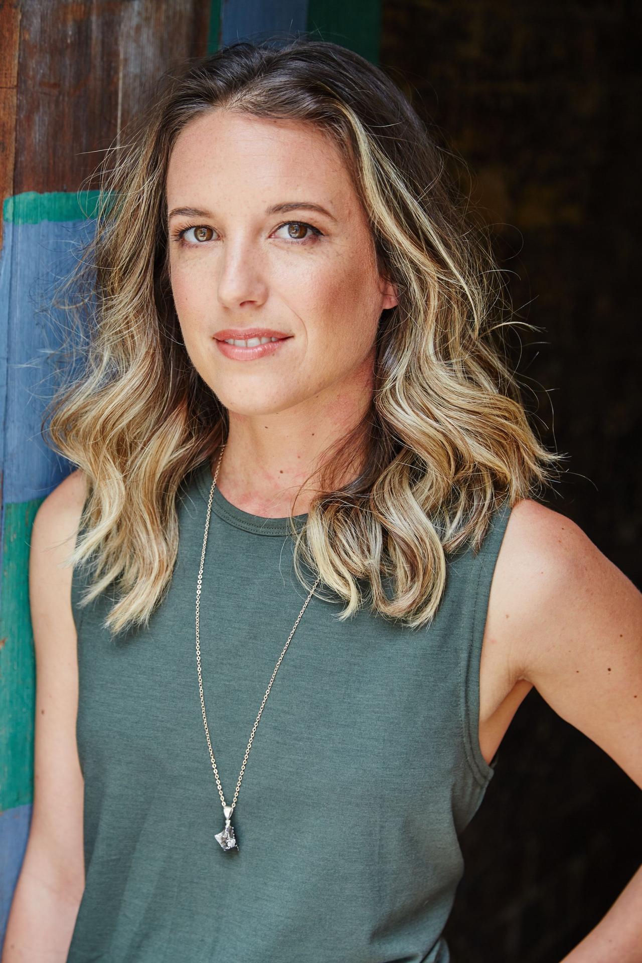 Lindsey Victoria | Acting & Presenting